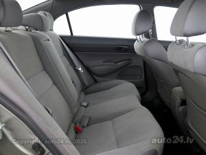 Grey Honda Civic 2006 in Tallinn, with an engine capacity of 1.80 L and mileage of 264 thousand km for 899 €, photo 8 on AUTOMOTO.COM.LV