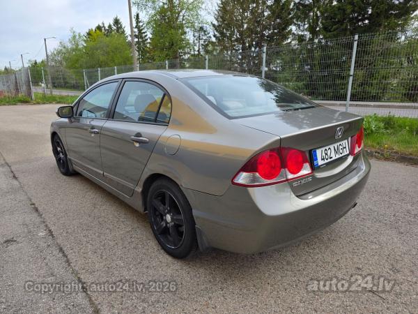 Grey Honda Civic 2006 in Tallinn, with an engine capacity of 1.80 L and mileage of 133 thousand km for 3400 €, photo 4 on AUTOMOTO.COM.LV