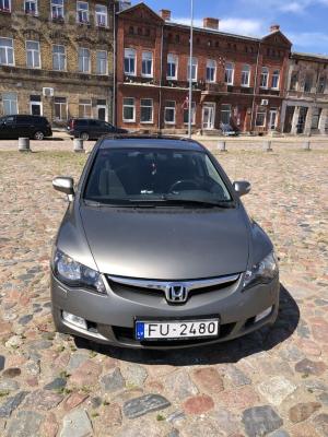 Grey Honda Civic 2006 in Liepaja, with an engine capacity of 1.80 L and mileage of 266 thousand km for 1950 €, photo 4 on AUTOMOTO.COM.LV