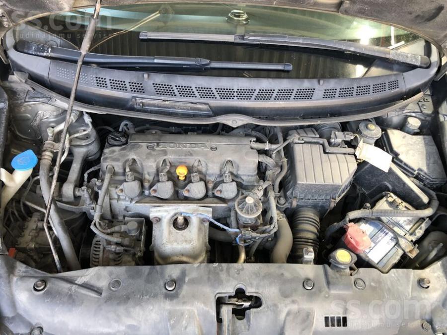 Grey Honda Civic 2006 in Liepaja, with an engine capacity of 1.80 L and mileage of 266 thousand km for 1950 €, photo 8 on AUTOMOTO.COM.LV