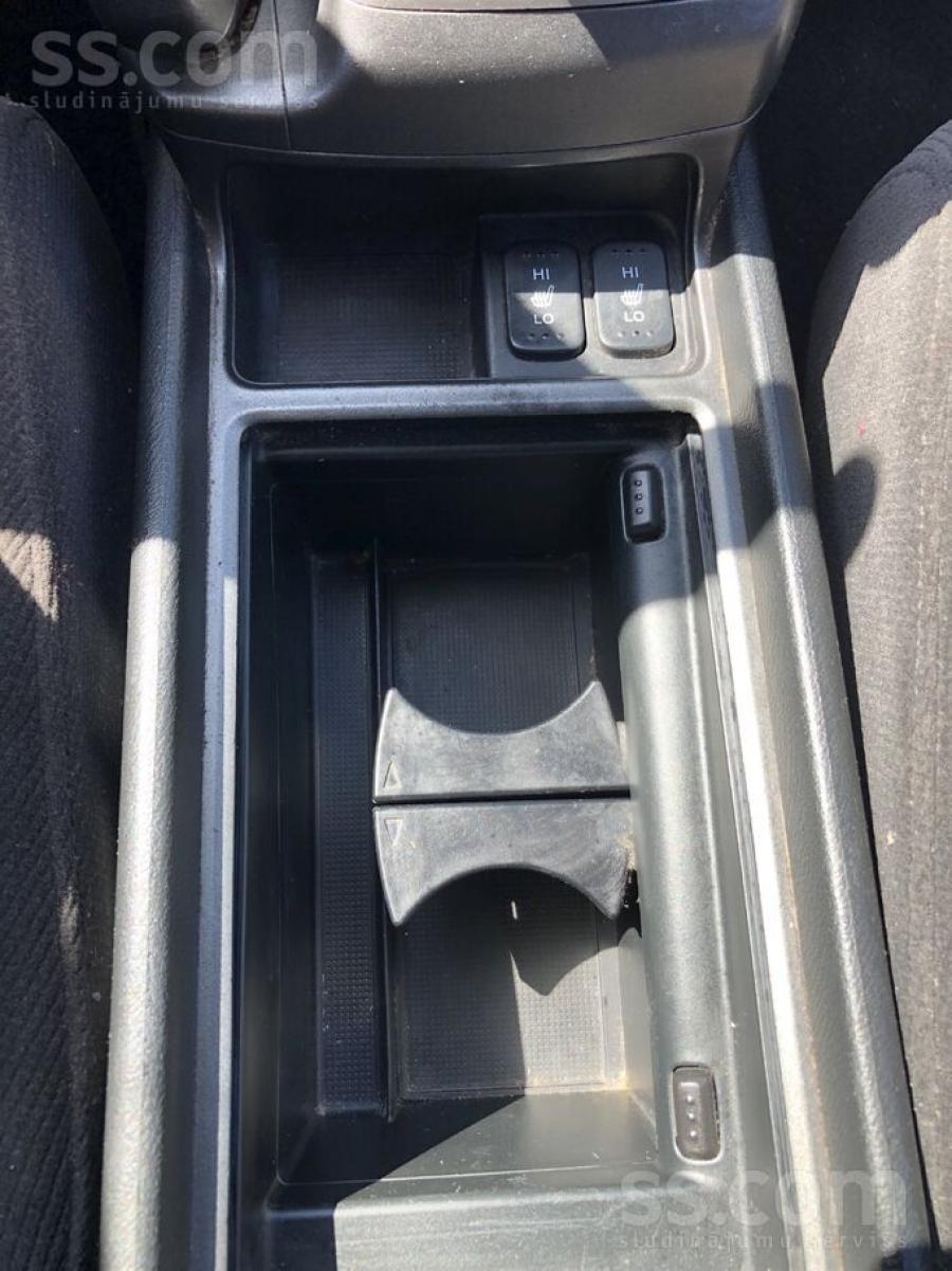 Grey Honda Civic 2006 in Liepaja, with an engine capacity of 1.80 L and mileage of 266 thousand km for 1950 €, photo 14 on AUTOMOTO.COM.LV