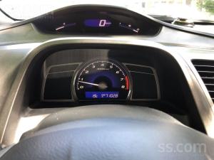 Grey Honda Civic 2006 in Liepaja, with an engine capacity of 1.80 L and mileage of 266 thousand km for 1950 €, photo 15 on AUTOMOTO.COM.LV