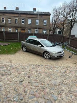 Grey Honda Civic 2006 in Liepaja, with an engine capacity of 1.80 L and mileage of 285 thousand km for 900 €, photo  on AUTOMOTO.COM.LV
