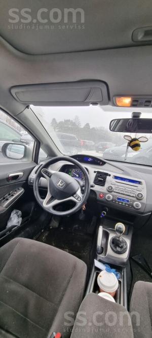 Pelēks Honda Civic 2006 Liepāja, ar dzinēja tilpumu 1.80 L un nobraukumu 285 tūkst. km par 900 €, foto 4 vietnē AUTOMOTO.COM.LV