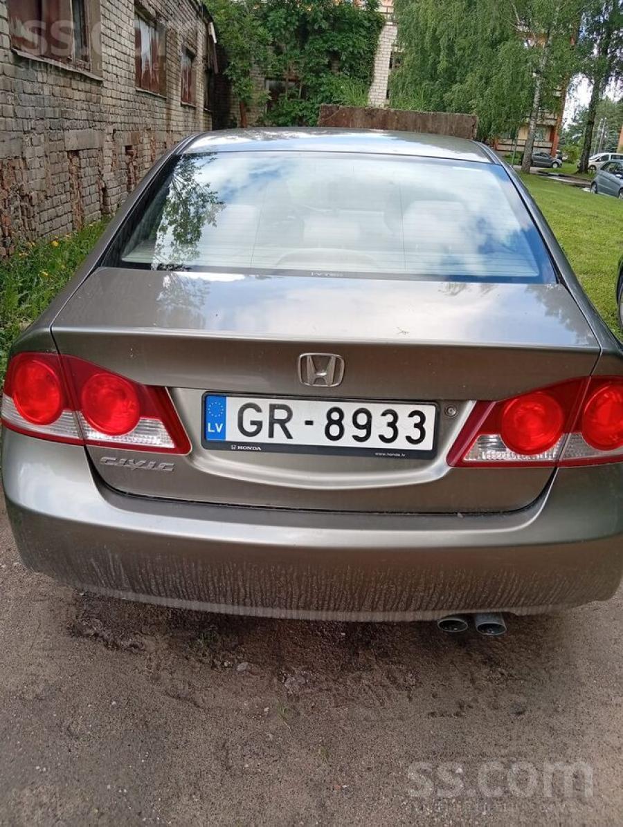 Grey Honda Civic 2006 in Kuldiga, with an engine capacity of 1.80 L and mileage of 26 thousand km for 500 €, photo 3 on AUTOMOTO.COM.LV