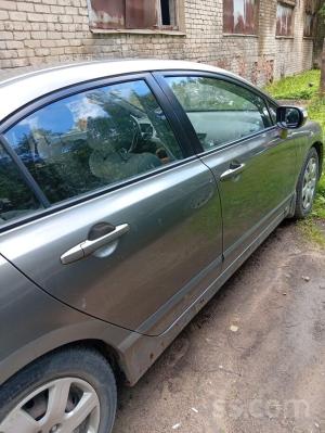 Grey Honda Civic 2006 in Kuldiga, with an engine capacity of 1.80 L and mileage of 26 thousand km for 500 €, photo 4 on AUTOMOTO.COM.LV