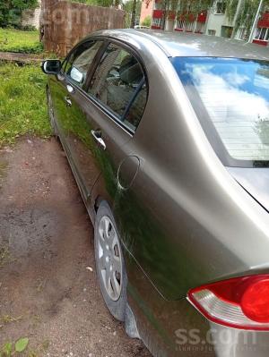 Grey Honda Civic 2006 in Kuldiga, with an engine capacity of 1.80 L and mileage of 26 thousand km for 500 €, photo 5 on AUTOMOTO.COM.LV