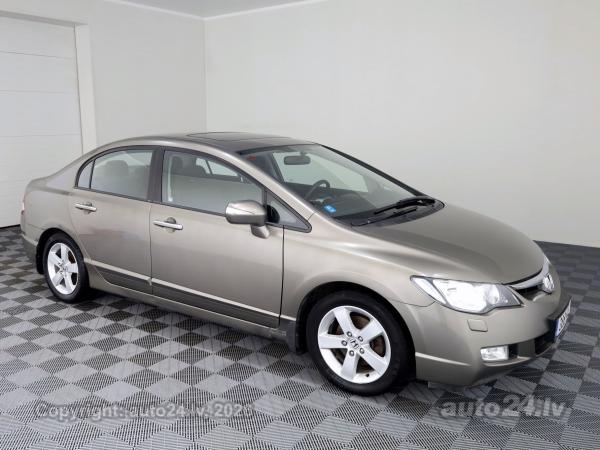Pelēks Honda Civic 2006 Tallina, ar dzinēja tilpumu 1.80 L un nobraukumu 79 tūkst. km par 2699 €, foto 1 vietnē AUTOMOTO.COM.LV
