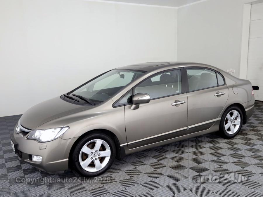 Pelēks Honda Civic 2006 Tallina, ar dzinēja tilpumu 1.80 L un nobraukumu 79 tūkst. km par 2699 €, foto 3 vietnē AUTOMOTO.COM.LV