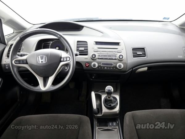 Pelēks Honda Civic 2006 Tallina, ar dzinēja tilpumu 1.80 L un nobraukumu 79 tūkst. km par 2699 €, foto 6 vietnē AUTOMOTO.COM.LV