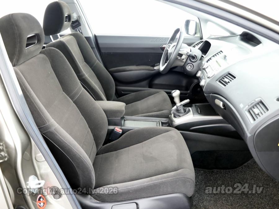 Pelēks Honda Civic 2006 Tallina, ar dzinēja tilpumu 1.80 L un nobraukumu 79 tūkst. km par 2699 €, foto 7 vietnē AUTOMOTO.COM.LV