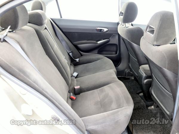 Pelēks Honda Civic 2006 Tallina, ar dzinēja tilpumu 1.80 L un nobraukumu 79 tūkst. km par 2699 €, foto 8 vietnē AUTOMOTO.COM.LV