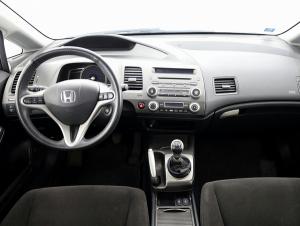 Pelēks Honda Civic 2006 Tallina, ar dzinēja tilpumu 1.80 L un nobraukumu 79 tūkst. km par 2699 €, foto 6 vietnē AUTOMOTO.COM.LV