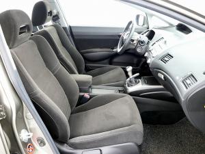 Pelēks Honda Civic 2006 Tallina, ar dzinēja tilpumu 1.80 L un nobraukumu 79 tūkst. km par 2699 €, foto 7 vietnē AUTOMOTO.COM.LV