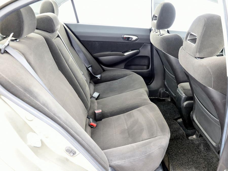 Pelēks Honda Civic 2006 Tallina, ar dzinēja tilpumu 1.80 L un nobraukumu 79 tūkst. km par 2699 €, foto 8 vietnē AUTOMOTO.COM.LV