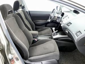 Pelēks Honda Civic 2006 Tallina, ar dzinēja tilpumu 1.80 L un nobraukumu 79 tūkst. km par 2699 €, foto 14 vietnē AUTOMOTO.COM.LV