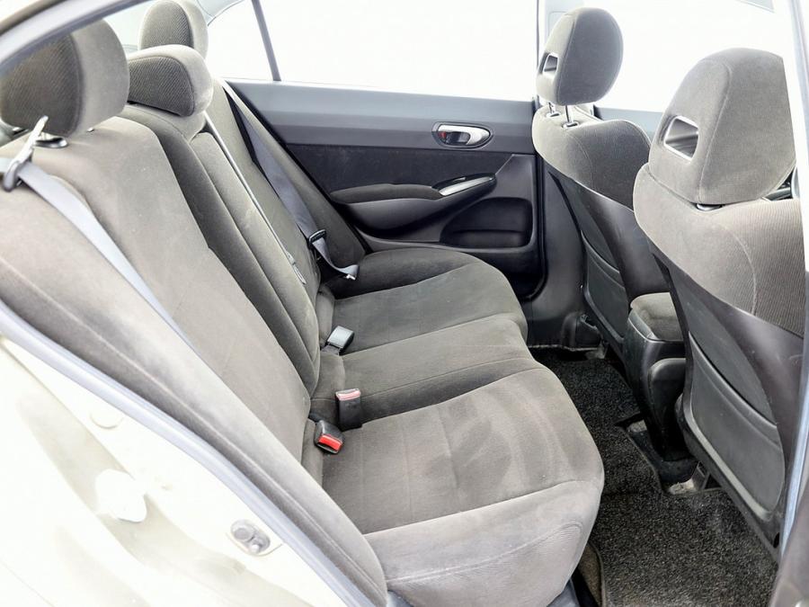 Pelēks Honda Civic 2006 Tallina, ar dzinēja tilpumu 1.80 L un nobraukumu 79 tūkst. km par 2699 €, foto 15 vietnē AUTOMOTO.COM.LV