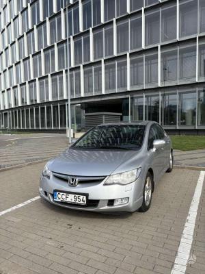 Pelēks Honda Civic 2006 Viļņa, ar dzinēja tilpumu 1.80 L un nobraukumu 239 tūkst. km par 2050 €, foto 3 vietnē AUTOMOTO.COM.LV