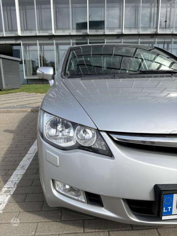 Grey Honda Civic 2006 in Vilnius, with an engine capacity of 1.80 L and mileage of 239 thousand km for 2050 €, photo 5 on AUTOMOTO.COM.LV