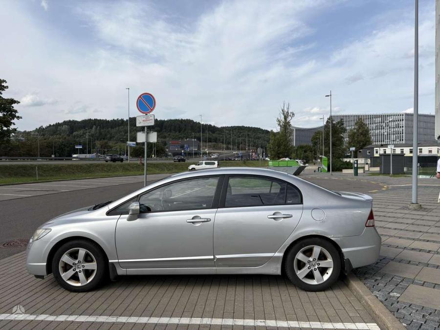 Pelēks Honda Civic 2006 Viļņa, ar dzinēja tilpumu 1.80 L un nobraukumu 239 tūkst. km par 2050 €, foto 6 vietnē AUTOMOTO.COM.LV