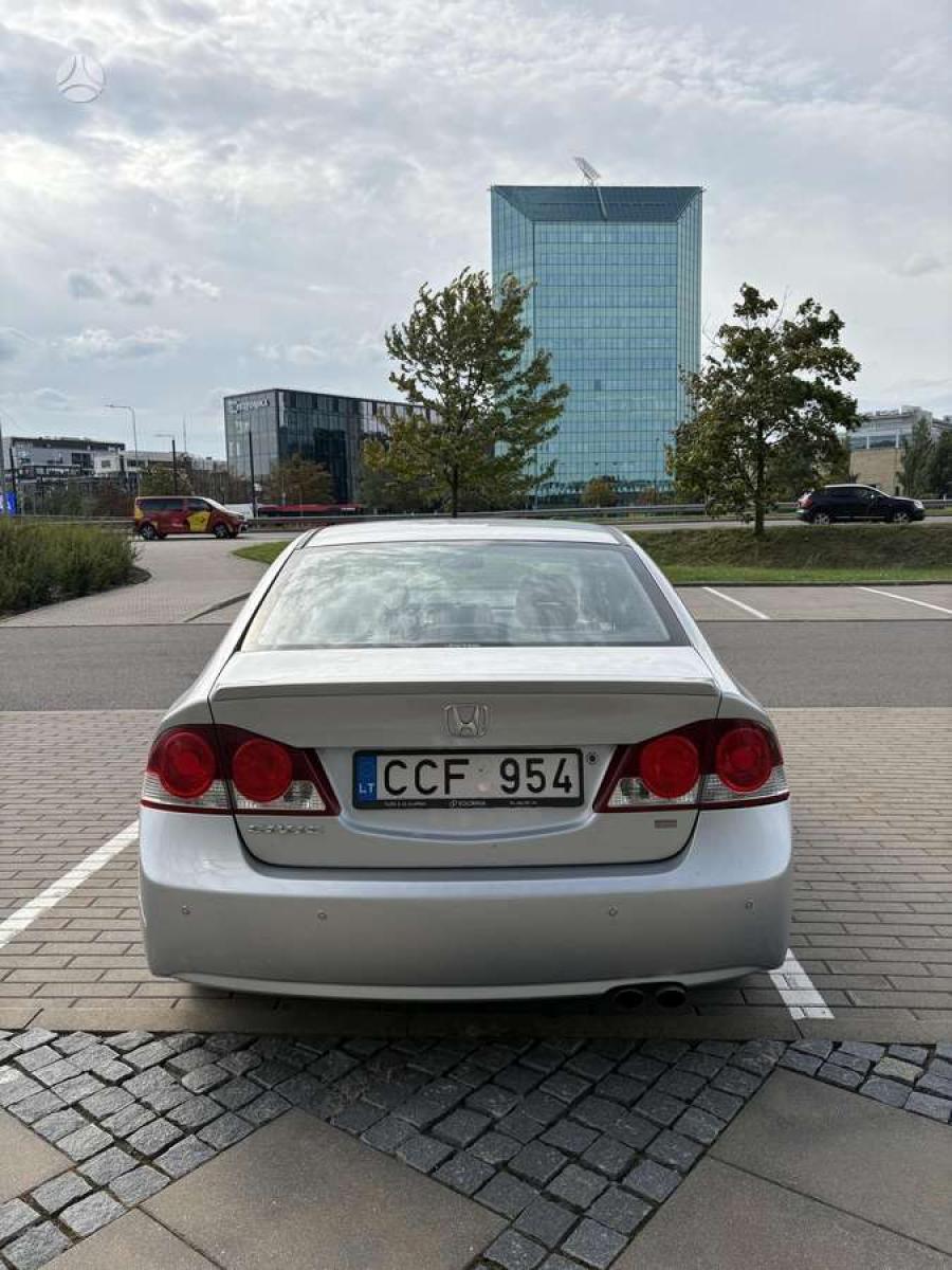 Pelēks Honda Civic 2006 Viļņa, ar dzinēja tilpumu 1.80 L un nobraukumu 239 tūkst. km par 2050 €, foto 7 vietnē AUTOMOTO.COM.LV