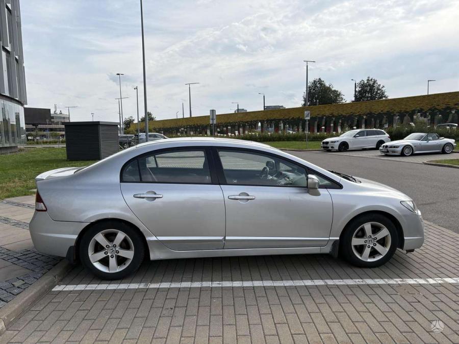 Pelēks Honda Civic 2006 Viļņa, ar dzinēja tilpumu 1.80 L un nobraukumu 239 tūkst. km par 2050 €, foto 8 vietnē AUTOMOTO.COM.LV