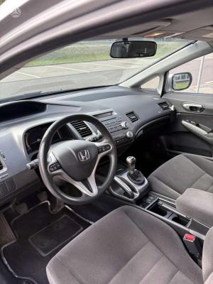 Pelēks Honda Civic 2006 Viļņa, ar dzinēja tilpumu 1.80 L un nobraukumu 239 tūkst. km par 2050 €, foto 9 vietnē AUTOMOTO.COM.LV
