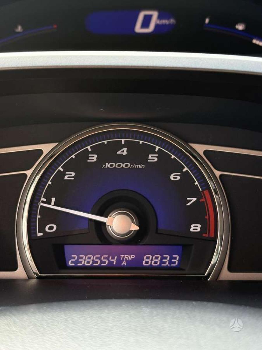Pelēks Honda Civic 2006 Viļņa, ar dzinēja tilpumu 1.80 L un nobraukumu 239 tūkst. km par 2050 €, foto 11 vietnē AUTOMOTO.COM.LV