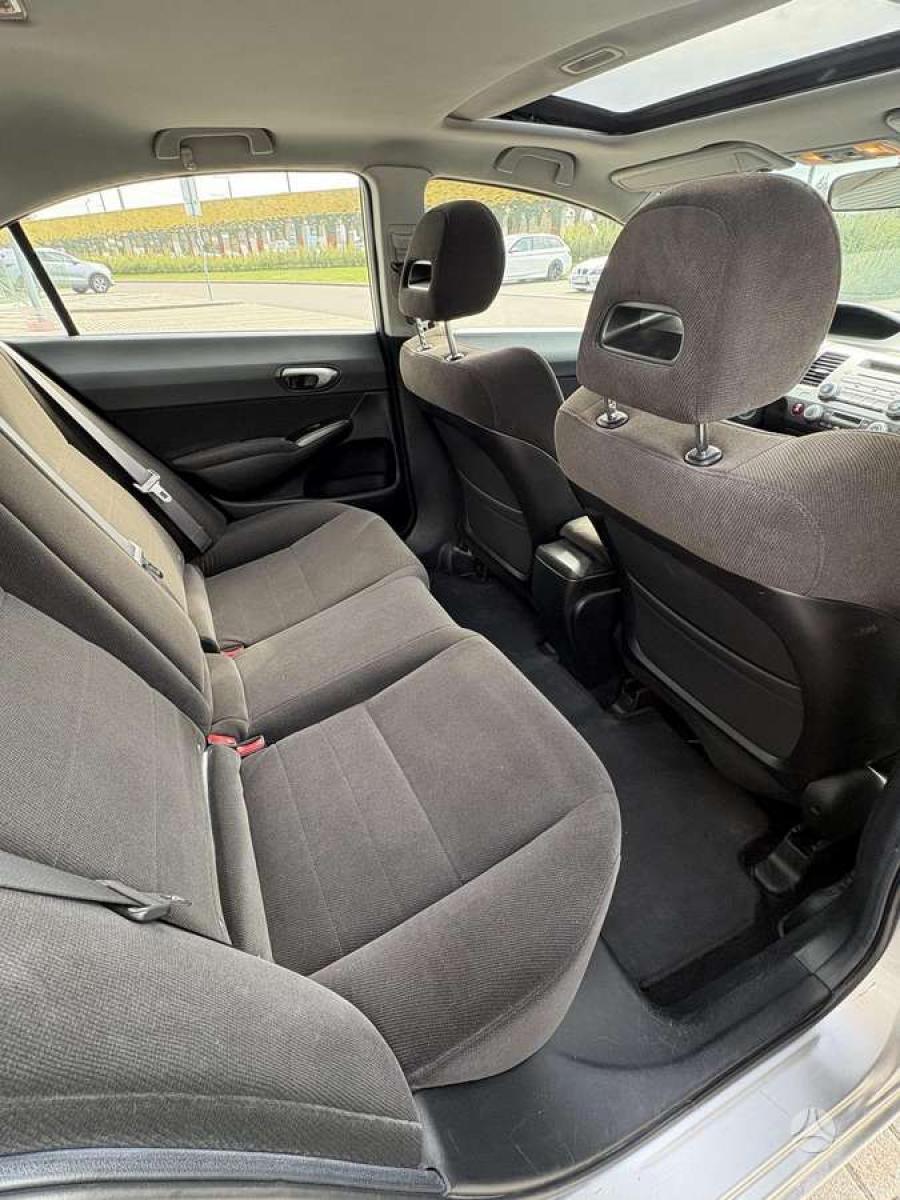 Pelēks Honda Civic 2006 Viļņa, ar dzinēja tilpumu 1.80 L un nobraukumu 239 tūkst. km par 2050 €, foto 12 vietnē AUTOMOTO.COM.LV