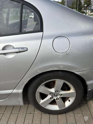 Pelēks Honda Civic 2006 Viļņa, ar dzinēja tilpumu 1.80 L un nobraukumu 239 tūkst. km par 2050 €, foto 13 vietnē AUTOMOTO.COM.LV