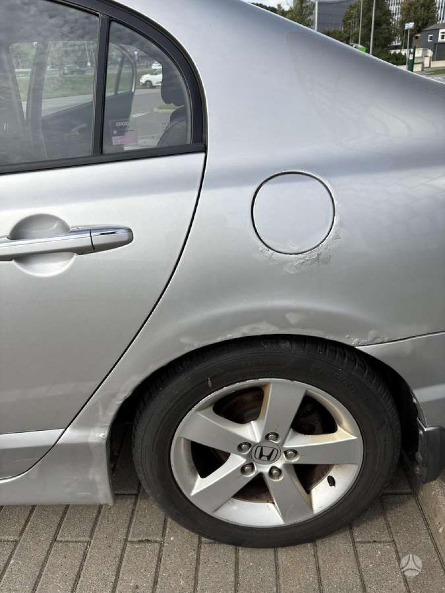 Pelēks Honda Civic 2006 Viļņa, ar dzinēja tilpumu 1.80 L un nobraukumu 239 tūkst. km par 2050 €, foto 13 vietnē AUTOMOTO.COM.LV