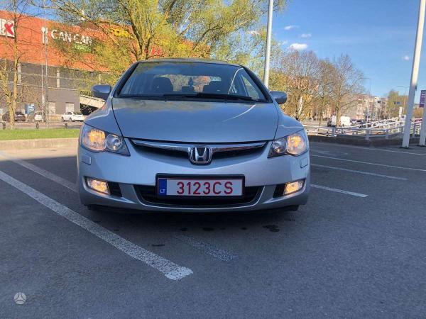 Pelēks Honda Civic 2006 Šauļi, ar dzinēja tilpumu 1.80 L un nobraukumu 202 tūkst. km par 2799 €, foto 4 vietnē AUTOMOTO.COM.LV