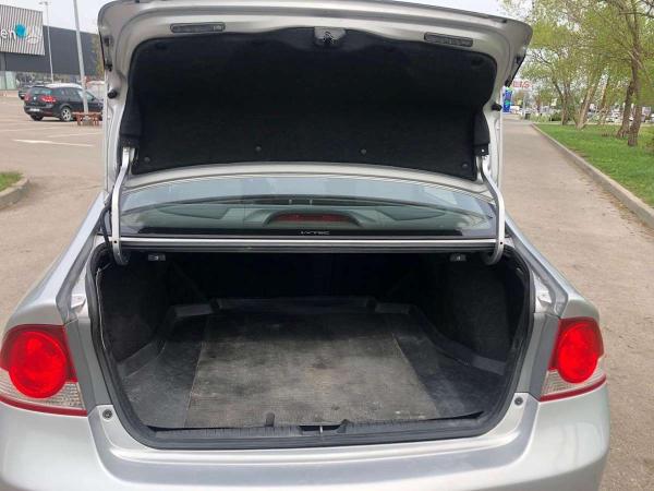 Pelēks Honda Civic 2006 Šauļi, ar dzinēja tilpumu 1.80 L un nobraukumu 202 tūkst. km par 2799 €, foto 11 vietnē AUTOMOTO.COM.LV