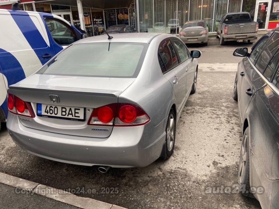 Pelēks Honda Civic 2007 Tallina, ar dzinēja tilpumu 1.30 L un nobraukumu 141 tūkst. km par 2100 €, foto 3 vietnē AUTOMOTO.COM.LV