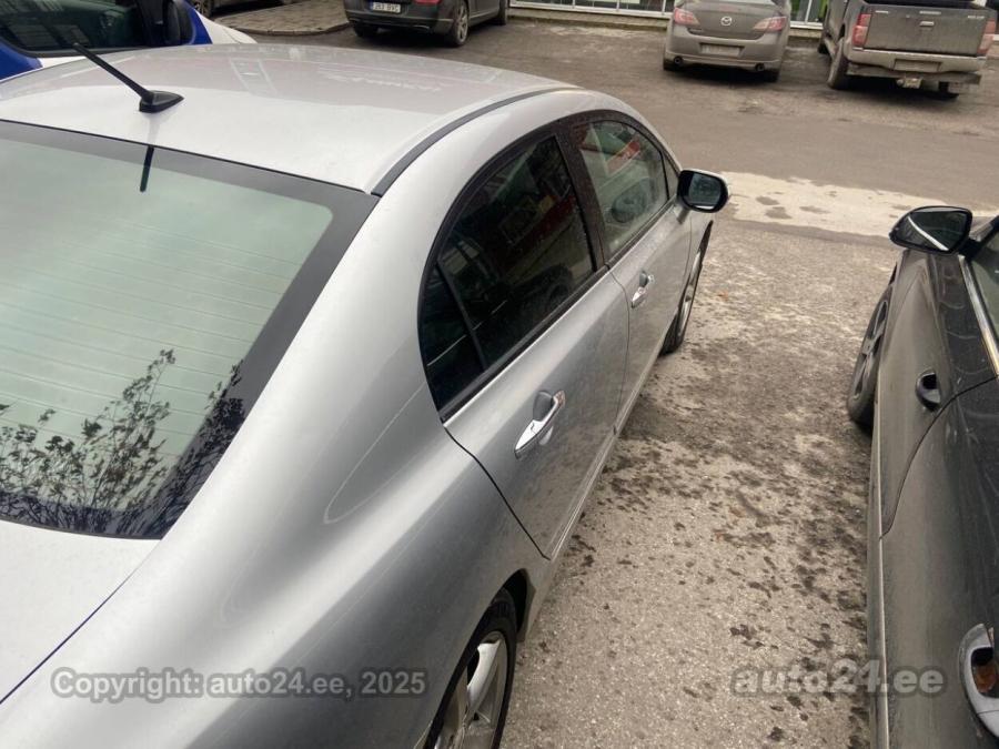 Pelēks Honda Civic 2007 Tallina, ar dzinēja tilpumu 1.30 L un nobraukumu 141 tūkst. km par 2100 €, foto 5 vietnē AUTOMOTO.COM.LV