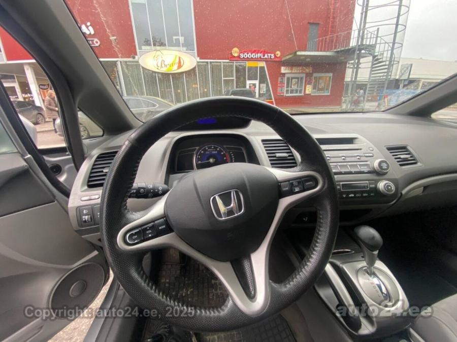 Pelēks Honda Civic 2007 Tallina, ar dzinēja tilpumu 1.30 L un nobraukumu 141 tūkst. km par 2100 €, foto 8 vietnē AUTOMOTO.COM.LV