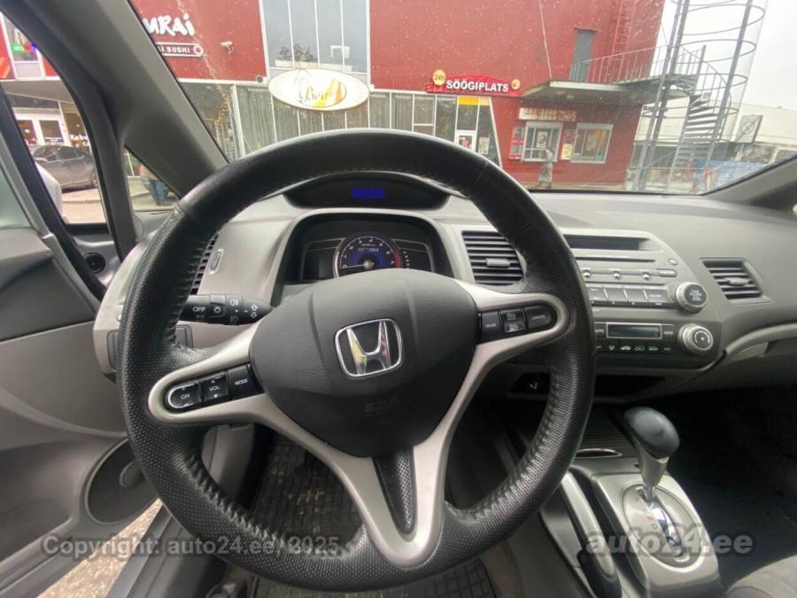 Pelēks Honda Civic 2007 Tallina, ar dzinēja tilpumu 1.30 L un nobraukumu 141 tūkst. km par 2100 €, foto 9 vietnē AUTOMOTO.COM.LV