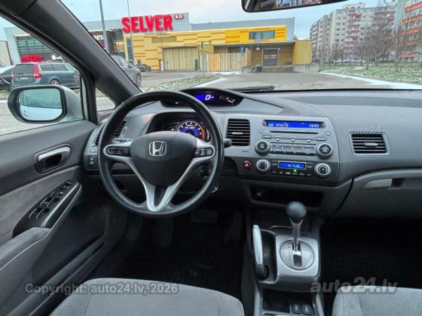 Grey Honda Civic 2007 in Tallinn, with an engine capacity of 1.30 L and mileage of 142 thousand km for 3300 €, photo 10 on AUTOMOTO.COM.LV