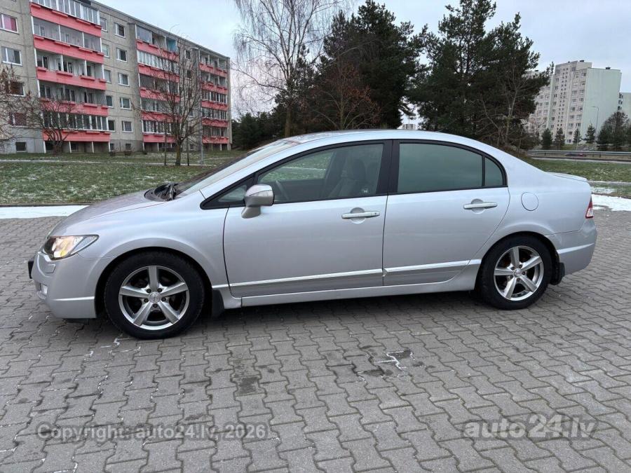 Grey Honda Civic 2007 in Tallinn, with an engine capacity of 1.30 L and mileage of 142 thousand km for 3300 €, photo 2 on AUTOMOTO.COM.LV