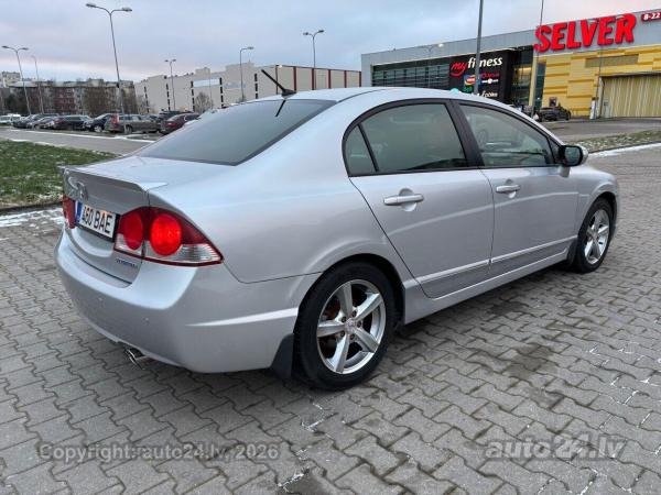 Grey Honda Civic 2007 in Tallinn, with an engine capacity of 1.30 L and mileage of 142 thousand km for 3300 €, photo 5 on AUTOMOTO.COM.LV