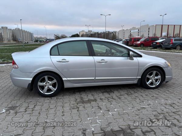 Grey Honda Civic 2007 in Tallinn, with an engine capacity of 1.30 L and mileage of 142 thousand km for 3300 €, photo 6 on AUTOMOTO.COM.LV