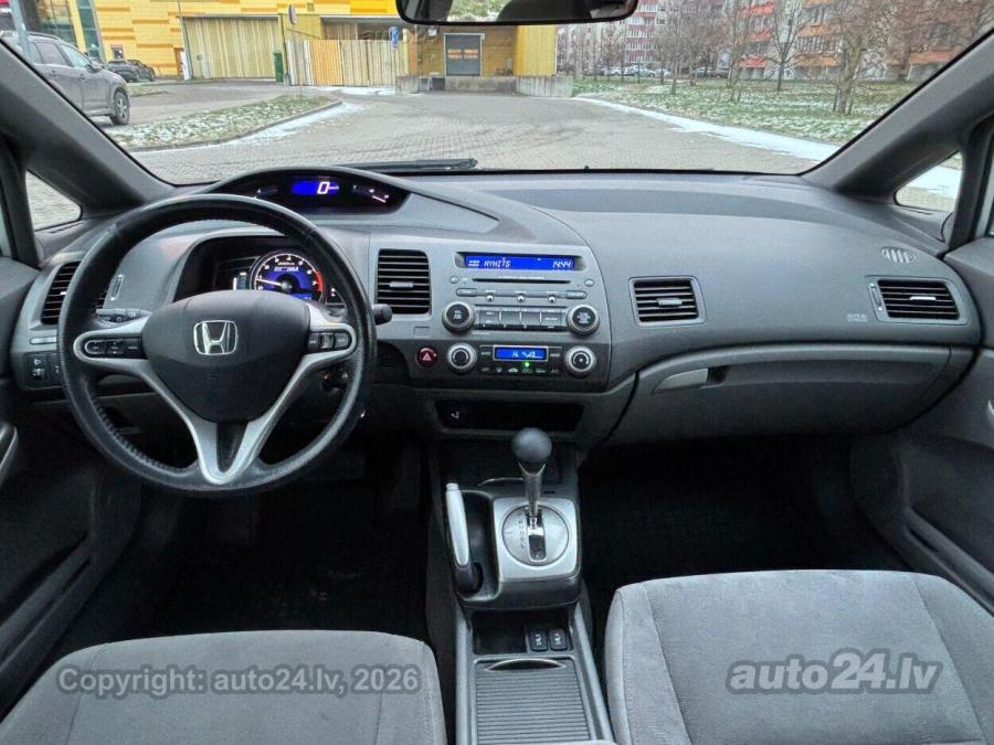 Grey Honda Civic 2007 in Tallinn, with an engine capacity of 1.30 L and mileage of 142 thousand km for 3300 €, photo 9 on AUTOMOTO.COM.LV