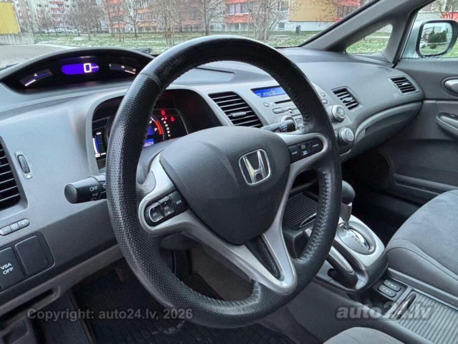 Grey Honda Civic 2007 in Tallinn, with an engine capacity of 1.30 L and mileage of 142 thousand km for 3300 €, photo 15 on AUTOMOTO.COM.LV