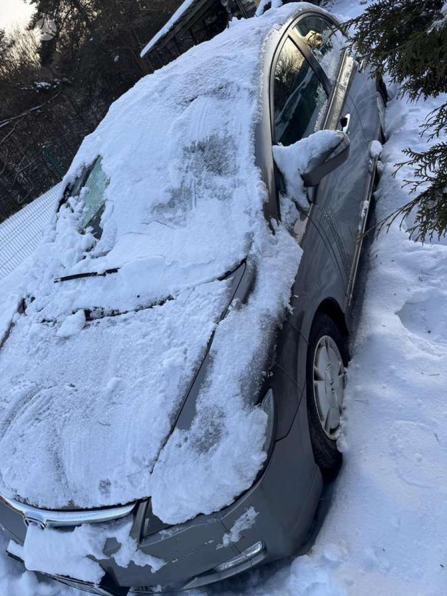Grey Honda Civic 2007 in Moletai, with an engine capacity of 1.34 L and mileage of 196 thousand km for 1550 €, photo 4 on AUTOMOTO.COM.LV