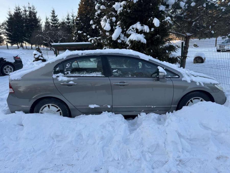 Grey Honda Civic 2007 in Moletai, with an engine capacity of 1.34 L and mileage of 196 thousand km for 1550 €, photo 6 on AUTOMOTO.COM.LV