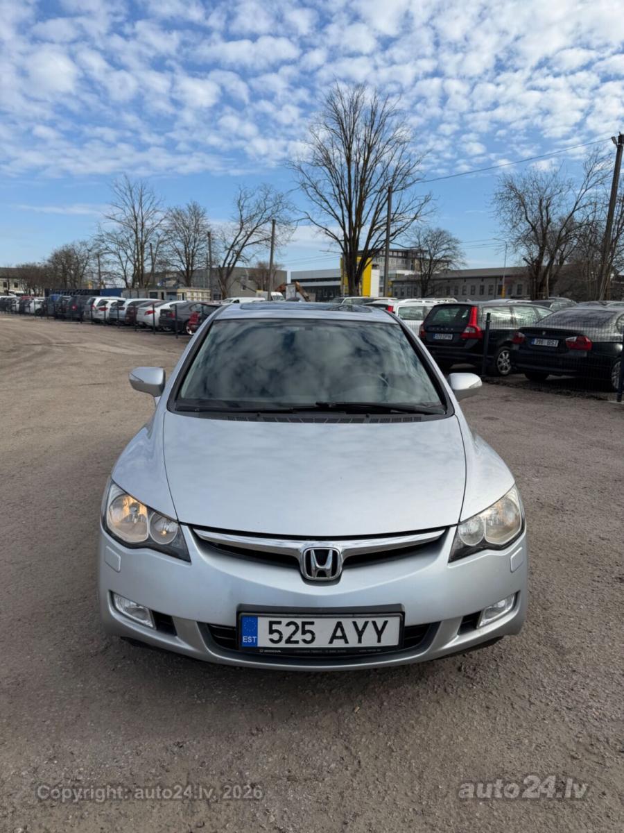Grey Honda Civic 2007 in Tallinn, with an engine capacity of 1.80 L and mileage of 155 thousand km for 2699 €, photo 2 on AUTOMOTO.COM.LV