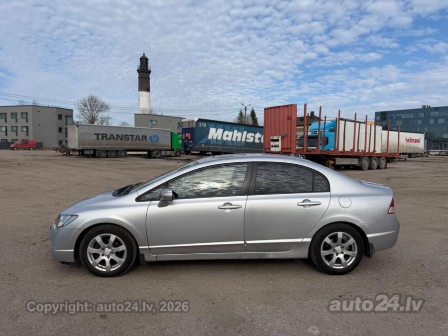 Grey Honda Civic 2007 in Tallinn, with an engine capacity of 1.80 L and mileage of 155 thousand km for 2699 €, photo 5 on AUTOMOTO.COM.LV