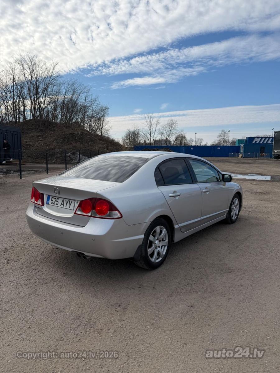 Grey Honda Civic 2007 in Tallinn, with an engine capacity of 1.80 L and mileage of 155 thousand km for 2699 €, photo 6 on AUTOMOTO.COM.LV