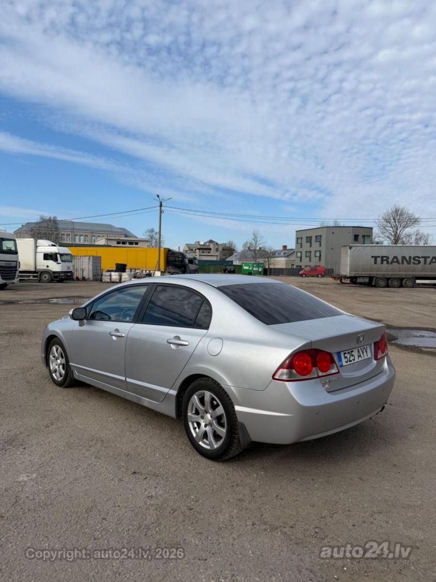 Grey Honda Civic 2007 in Tallinn, with an engine capacity of 1.80 L and mileage of 155 thousand km for 2699 €, photo 7 on AUTOMOTO.COM.LV