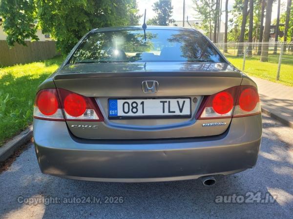 Grey Honda Civic 2007 in Tallinn, with an engine capacity of 1.30 L and mileage of 245 thousand km for 1599 €, photo 5 on AUTOMOTO.COM.LV